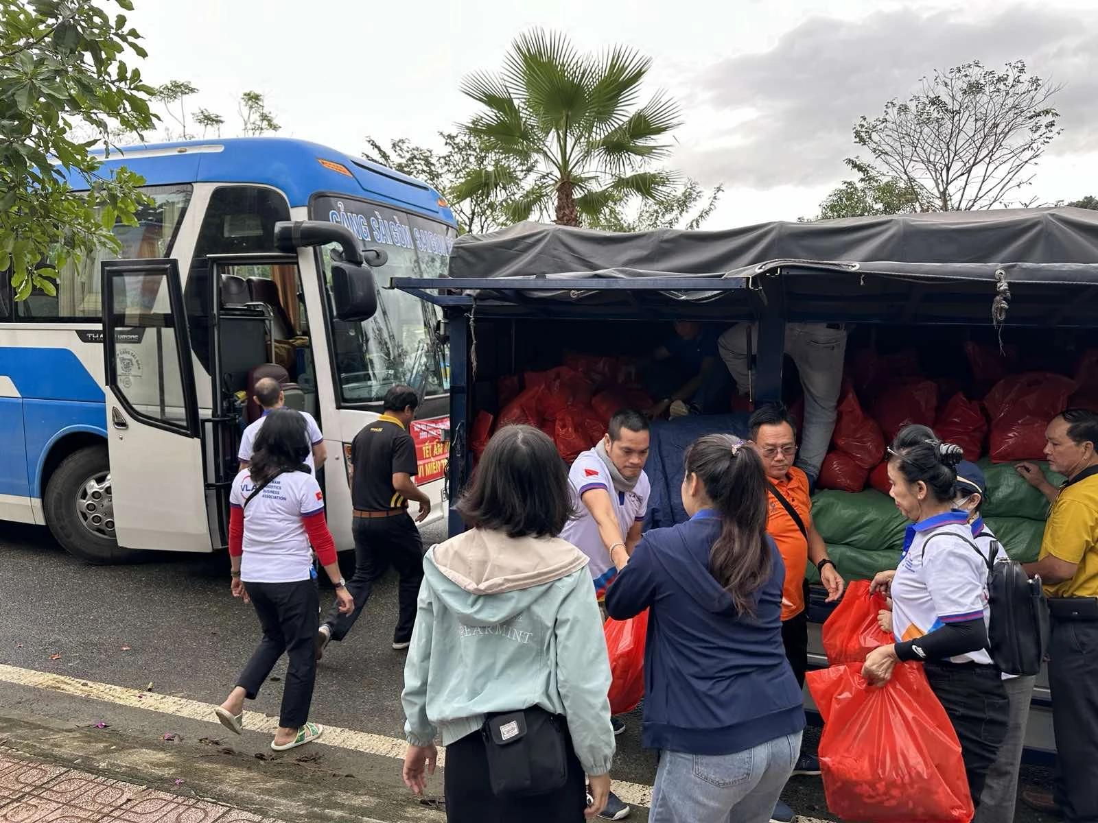 InterLOG đồng hành cùng VLA trong chương trình thiện nguyện: Tết ấm ...