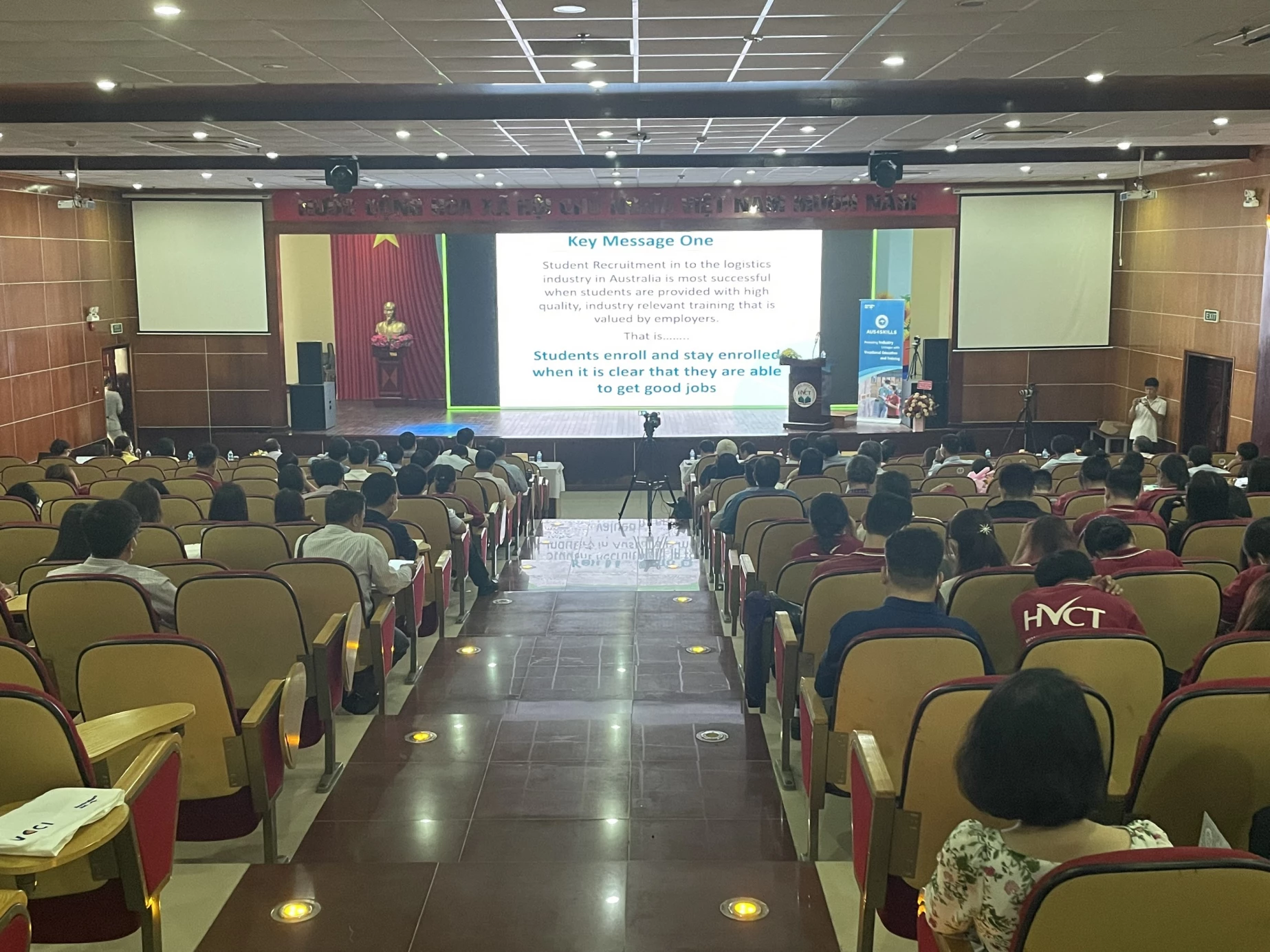 Strengthen the training of logistics human resources